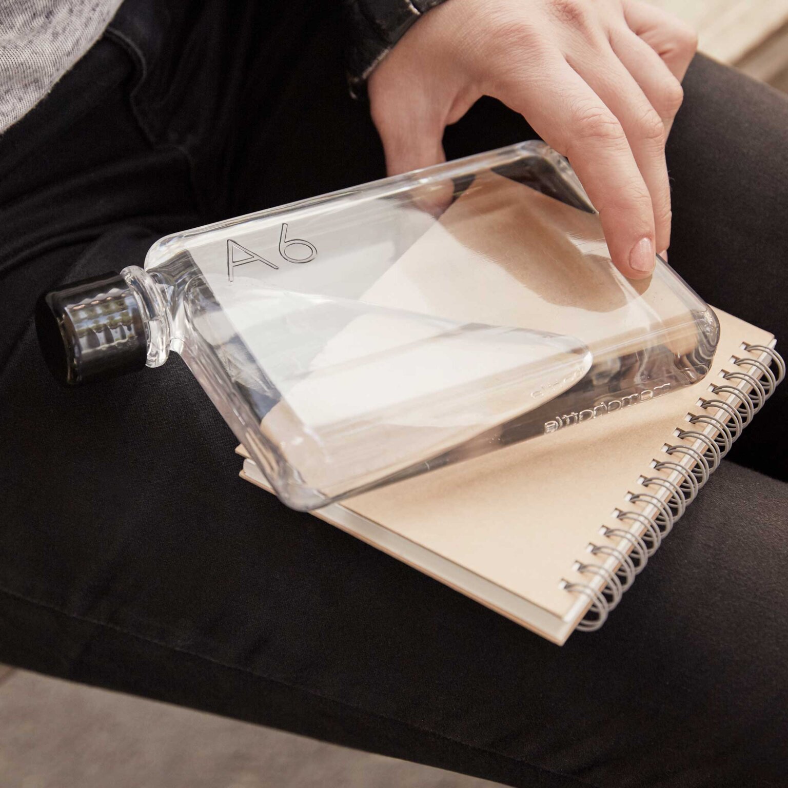 Memobottle A6 Trinkflasche transparent | One Horizon